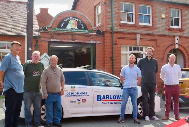 Barlows outside everyone - Barlows